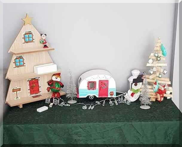 Inviting an elf to stay in an elf house! | Love Santa